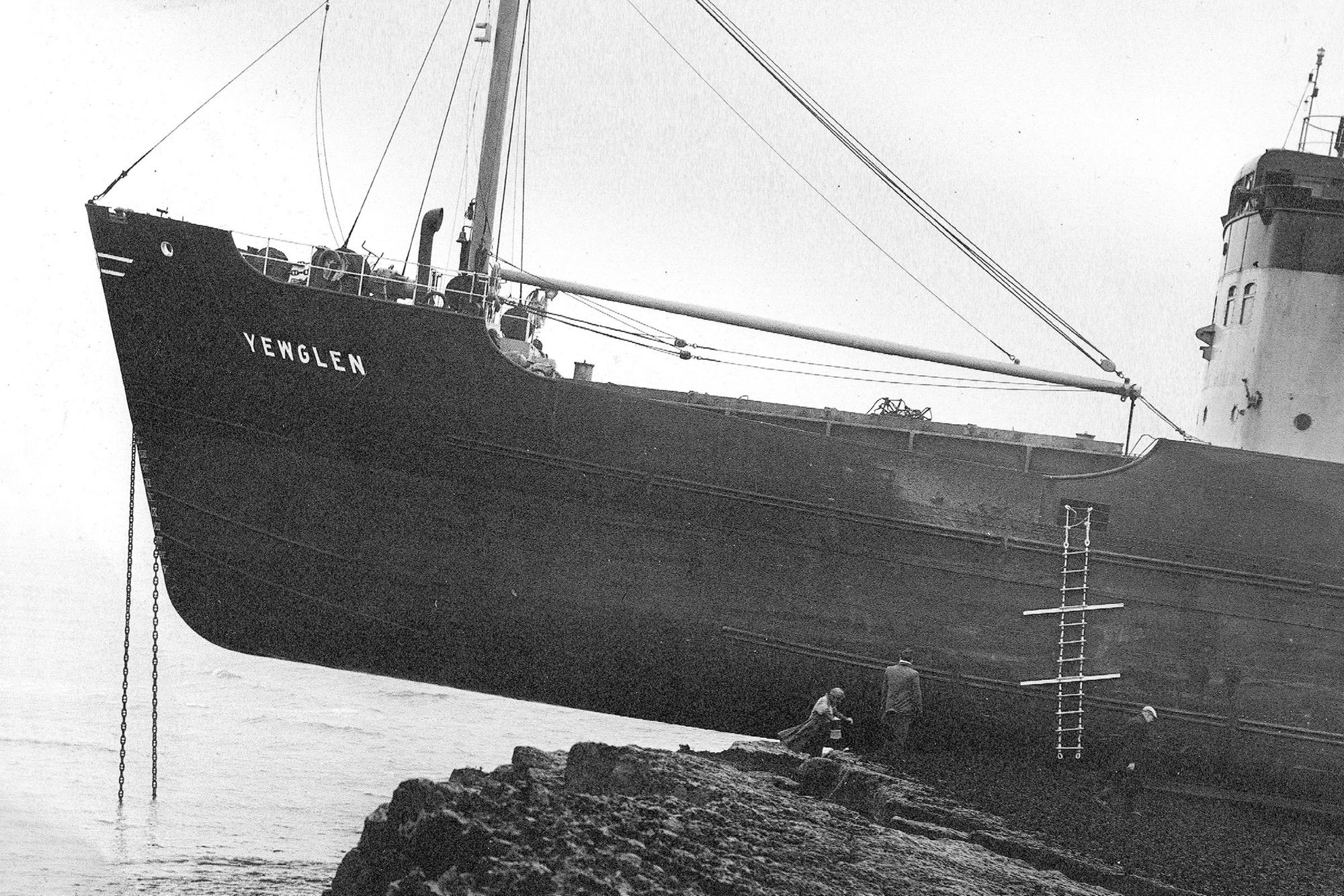 Photographer recalls the day 60 years ago that cargo ship ran aground ...