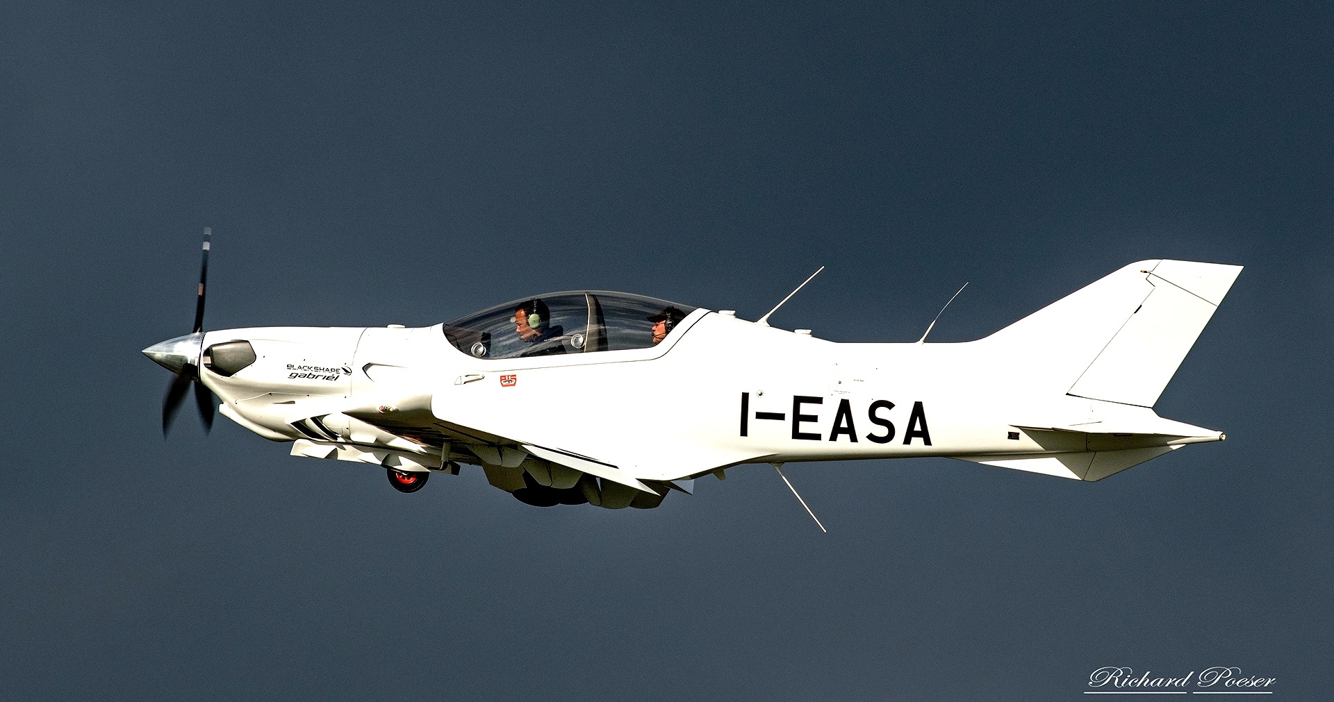 First two aircraft arrive for Transavia Airline Pilot Program - Air ...