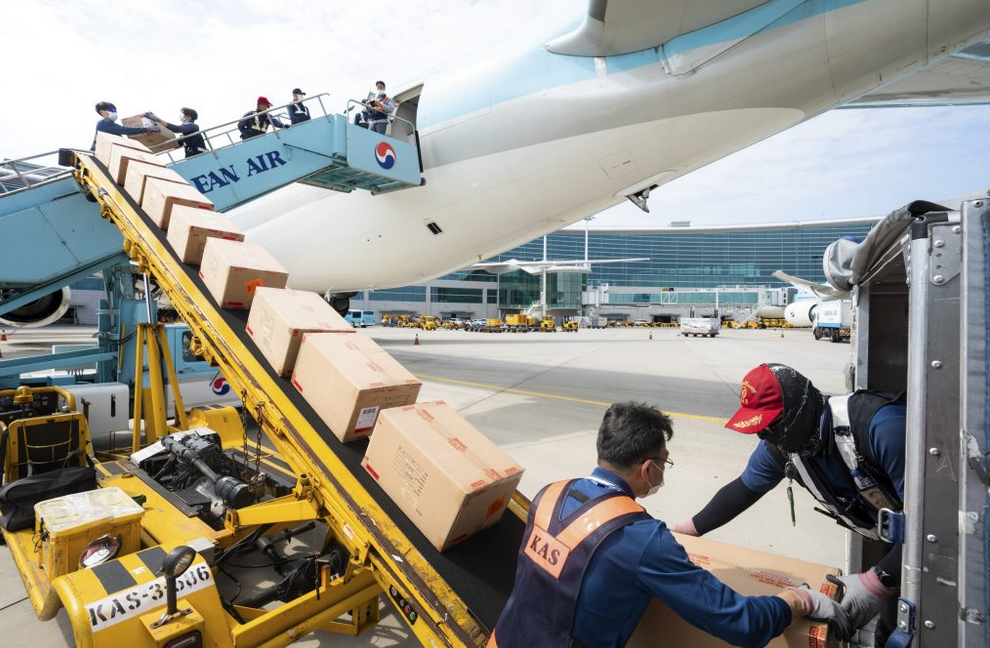 Korean Air starts cargo operations with B777-300ER preighter