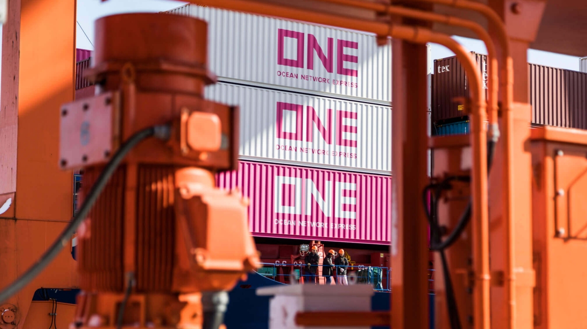 Container slots sell out, risking holiday ‘shipageddon’